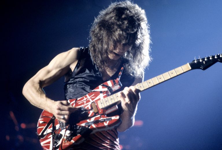 The 25 Best Rock Guitarists Of All-Time – New Arena