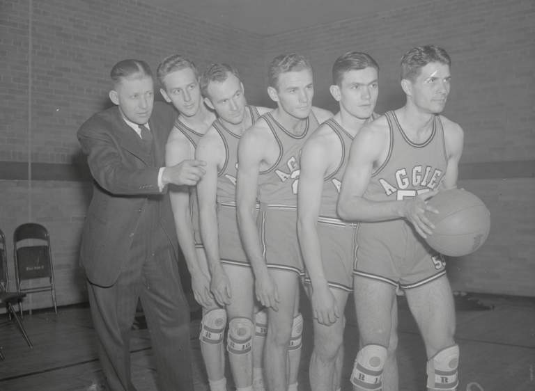 RANKED: The 25 Greatest Men’s College Basketball Coaches Of All-Time ...