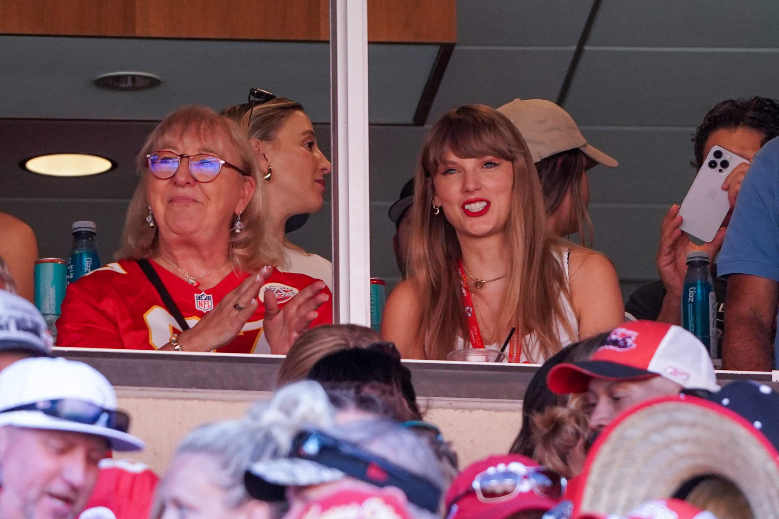 Every NFL Team’s Biggest Celebrity Fan – New Arena