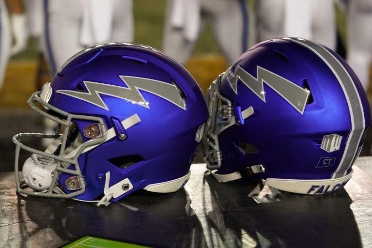 College Football’s 40 Best Helmets, Ranked - New Arena