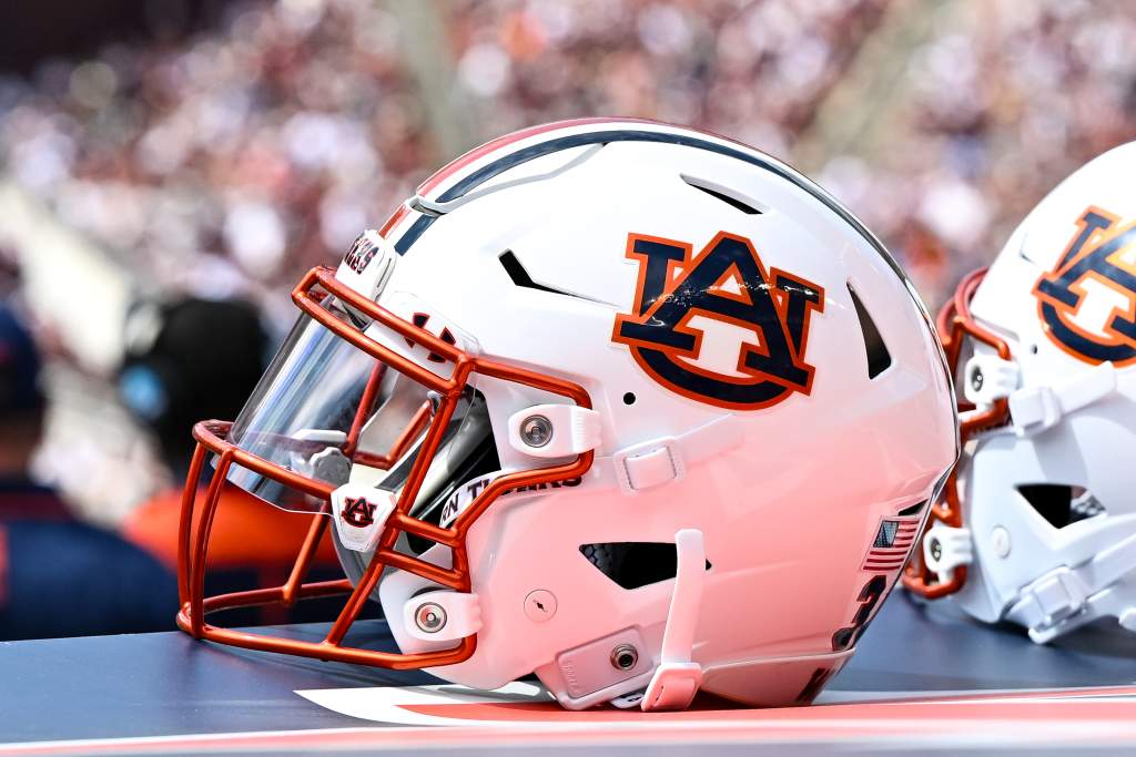 College Football’s 40 Best Helmets, Ranked - New Arena